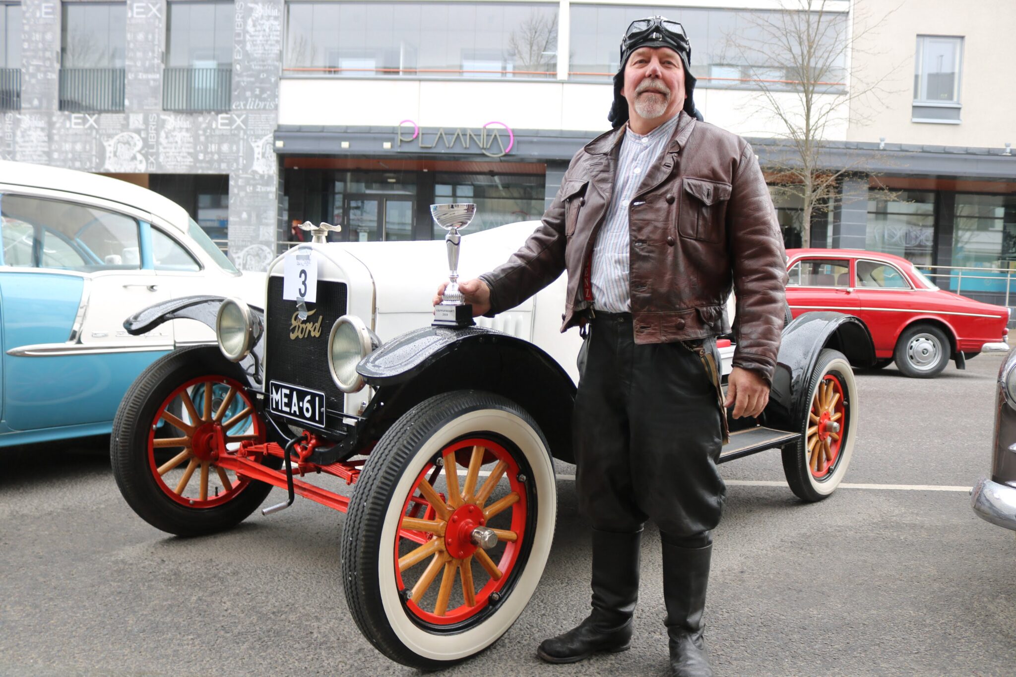Ketkä kurvailevat vanhoilla vehkeillä vappuna? – Katso tästä paraatin ...