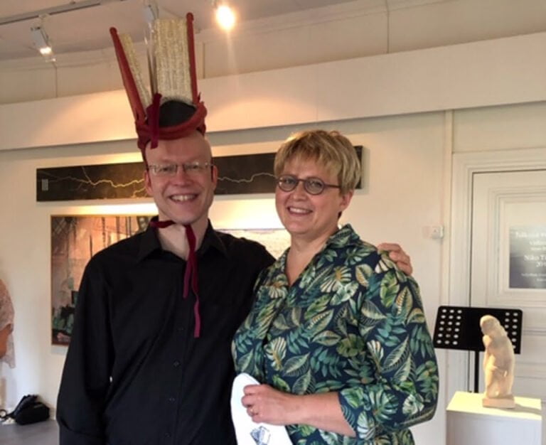 Aino Havukainen ja Sami Toivonen suojelevat Sastamala Pridea, mm ...