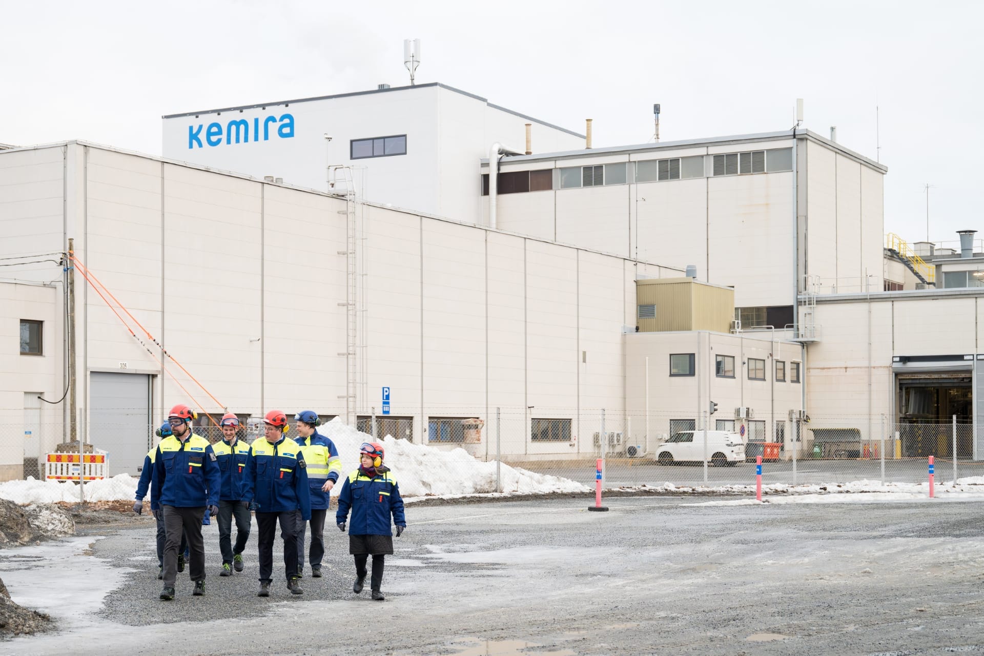 Työministeri Arto Satonen vieraili Kemiran Äetsän tehtaalla: “Kyse on ...